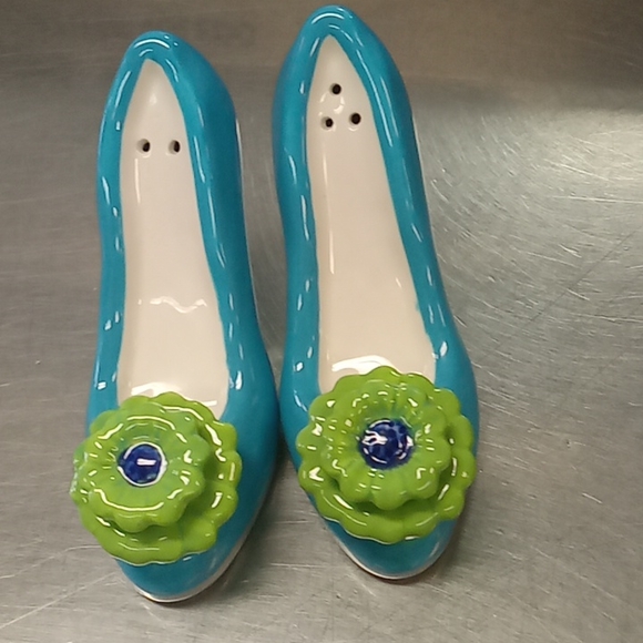Other | Vintage Salt And Pepper Shoe Shakers | Poshmark